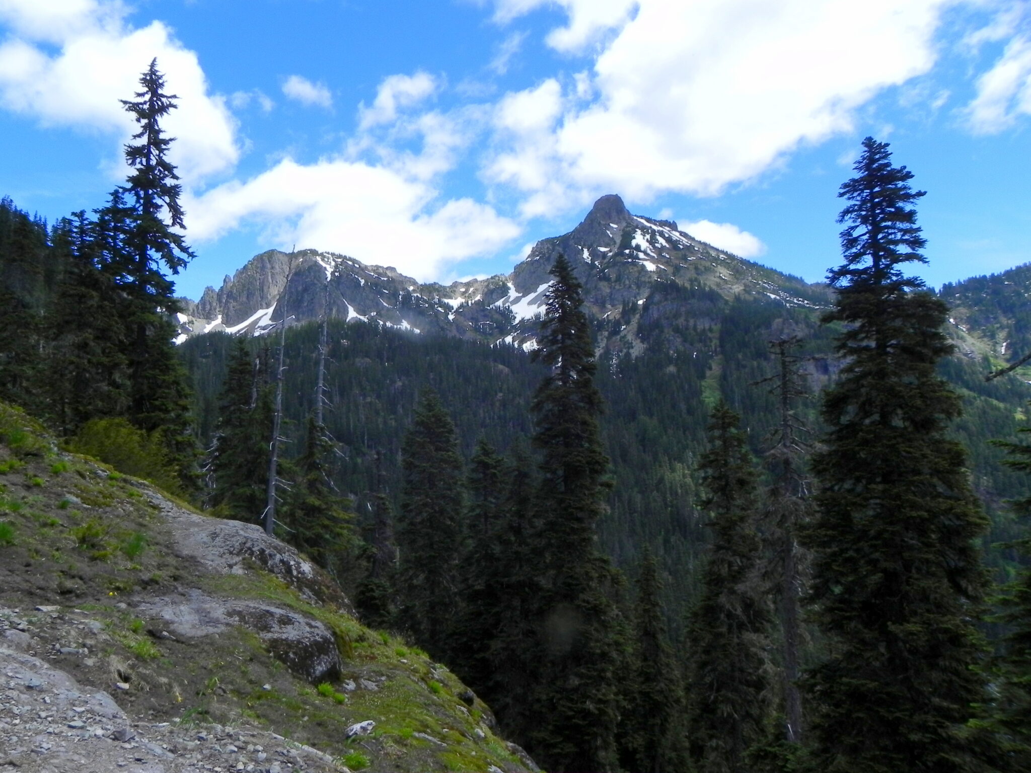 Fall Day Hike: Central Cascade’s Rachel Lake - Out There Outdoors